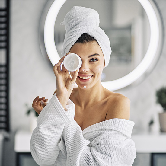 Easy tips & tricks to lock in your skin's moisture