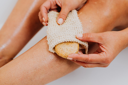 Easy tips & tricks to lock in your skin's moisture